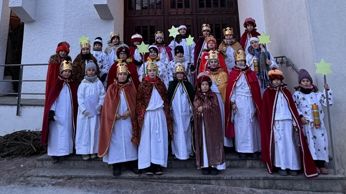 Carol singers in Bitsch collect donations for the Upper Valais Children ...