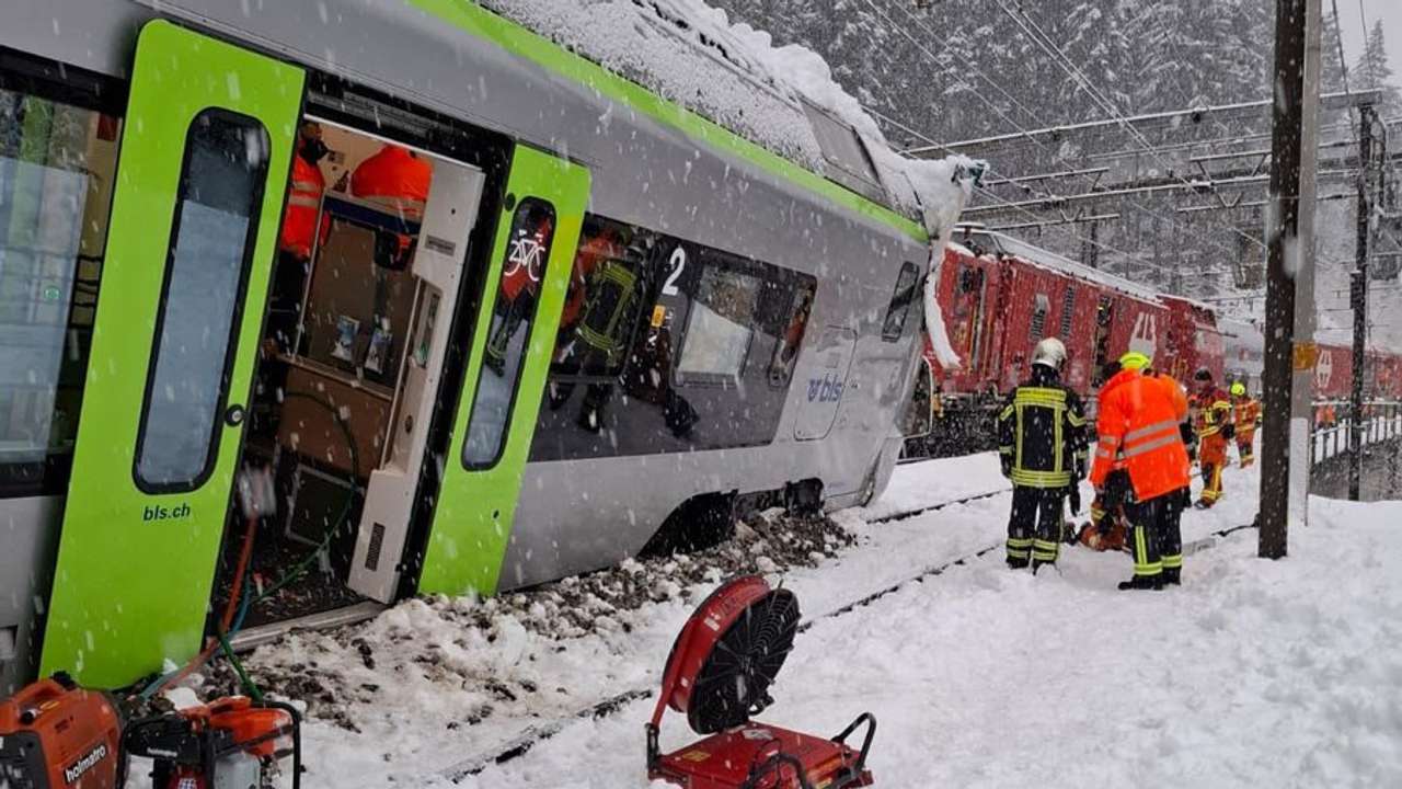 Train derails between Goppenstein and Hohtenn – injuries suspected, 30 ...