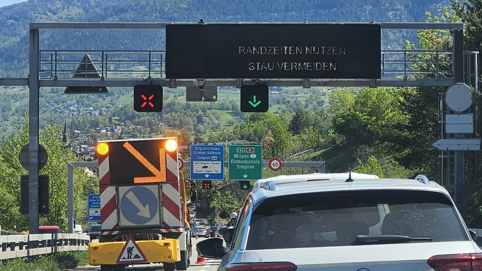 A test of patience at the Gamsen bottleneck: “Make the most of off-peak ...